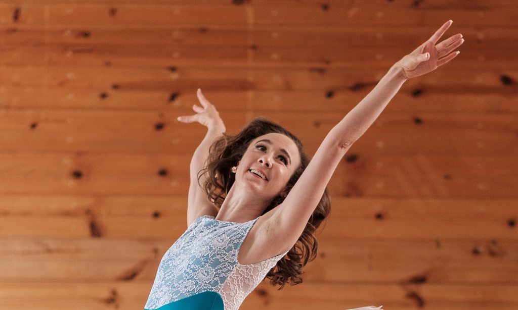 On a plane or on stage, dancer Alexandra Hoffman sure can fly – American Midwest Ballet